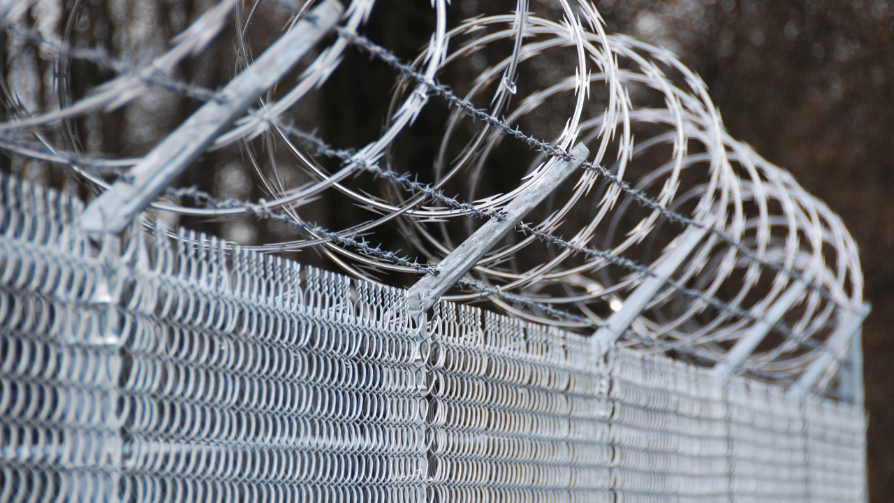 How Anti-Scale Fencing Can Protect Your Facility